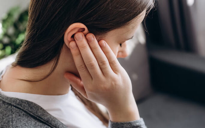 Dores de ouvidos: sintomas, causas e tratamentos recomendados